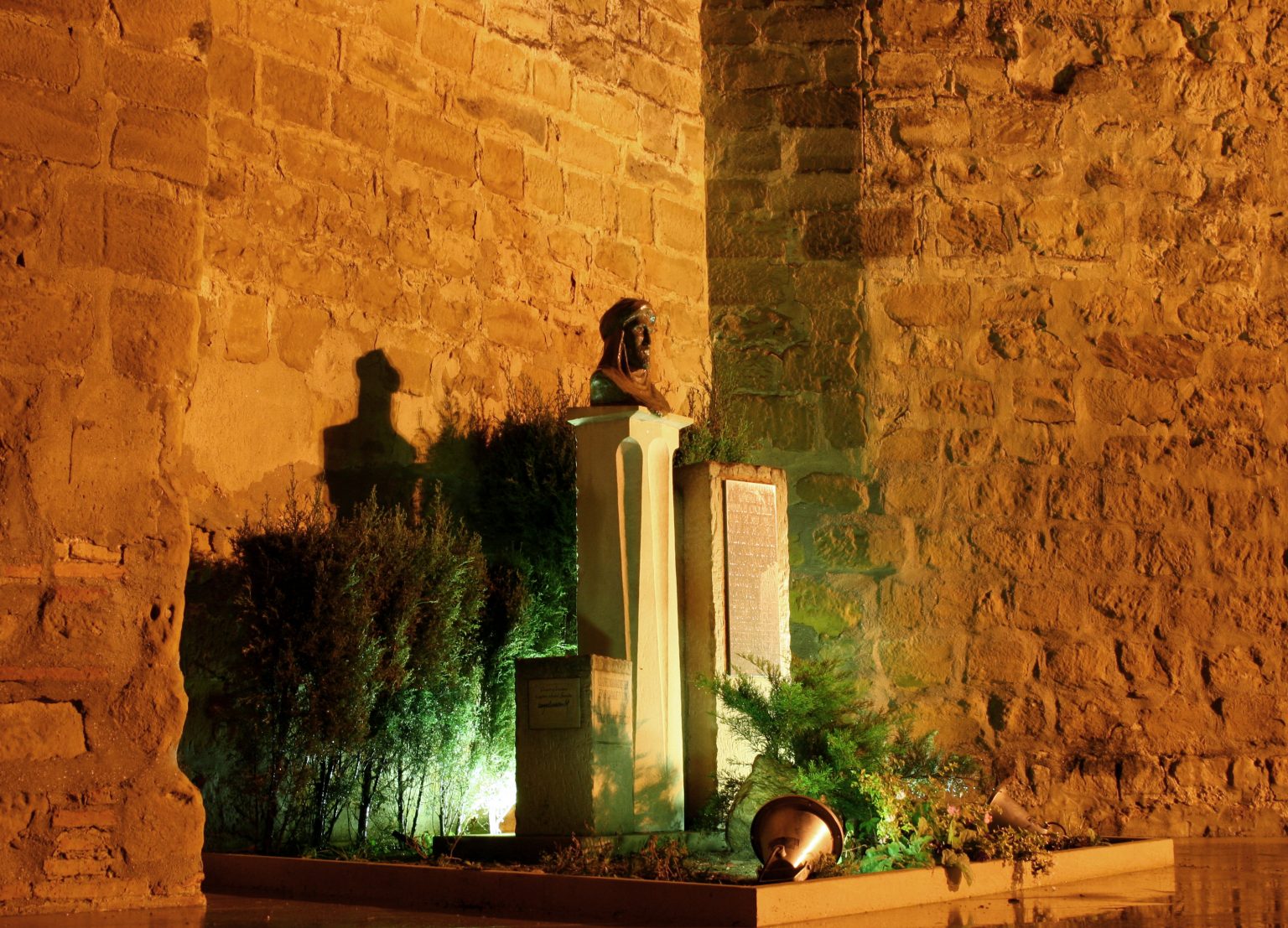 MONUMENTO AL REY ALHAMAR – Portal Arjonero